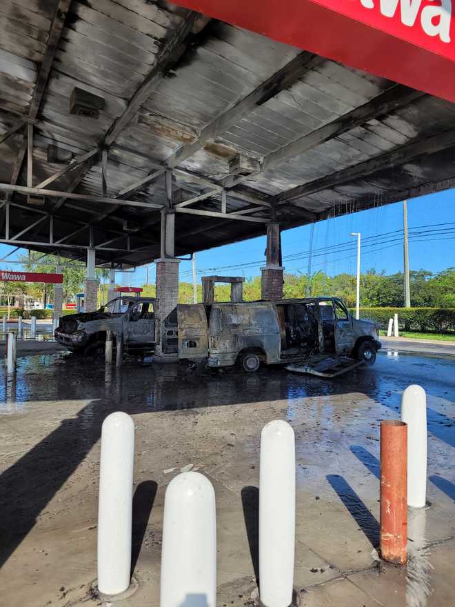 Orlando Wawa gas station covered in smoke after vehicle fire