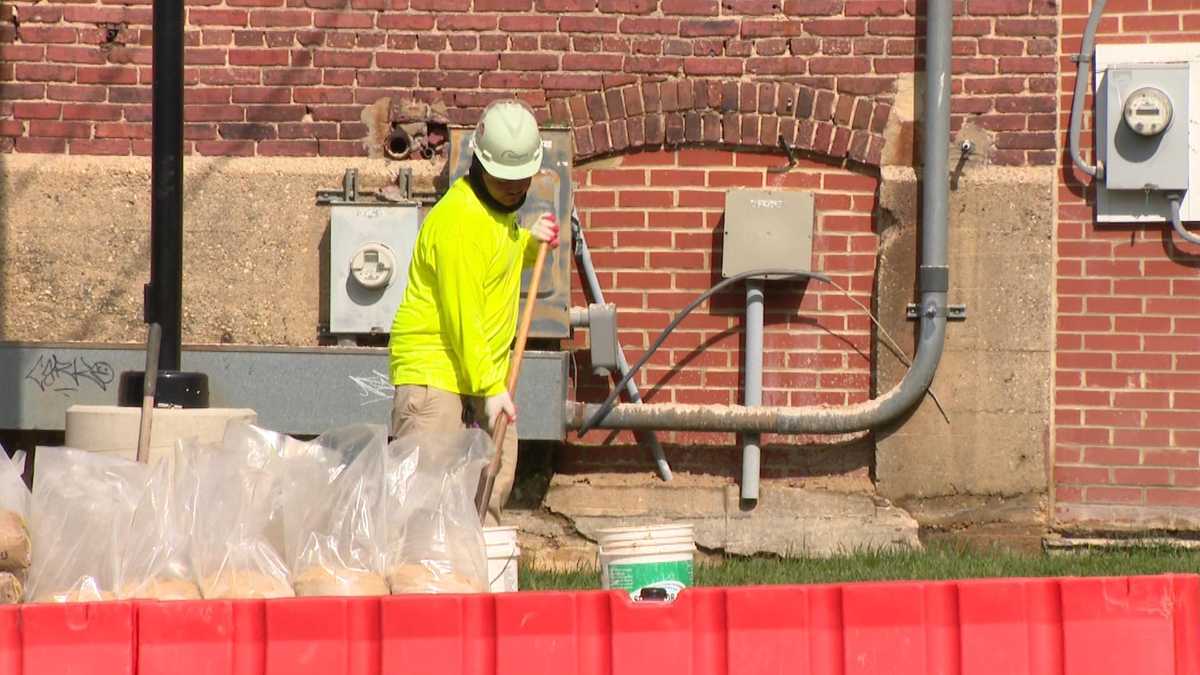 We Rise helps mentor people, help them earn income