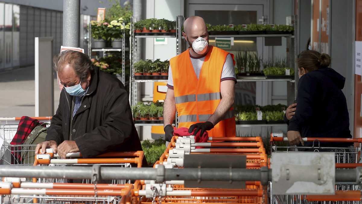 CORONAVIRUS: Governor recommends all Kansans wear face masks while out ...