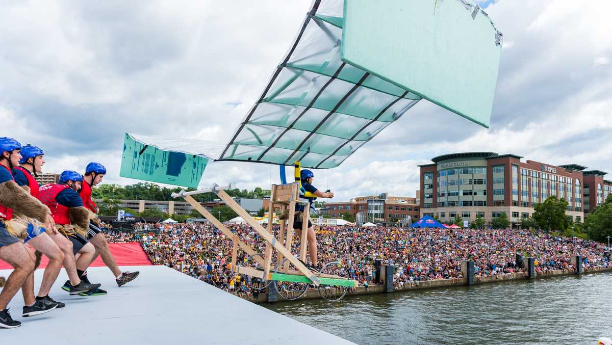 Four people injured during Flugtag event at the Three Rivers Regatta