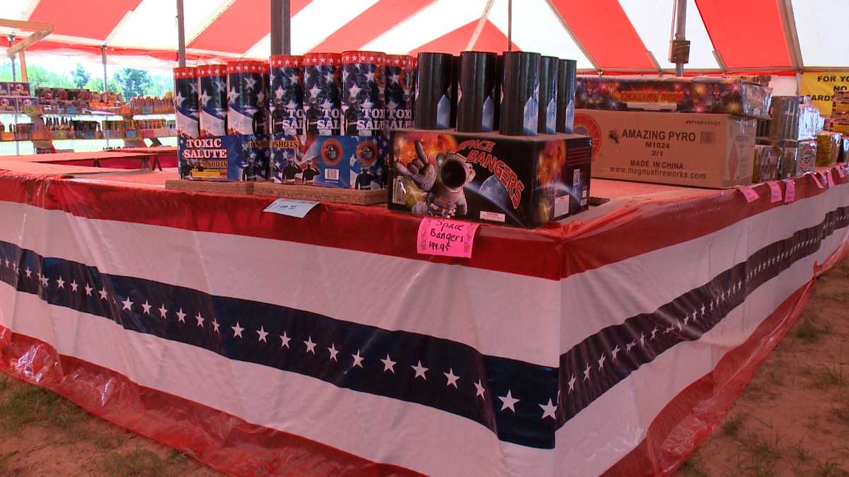 Benton County firework stand prepping for July 4th