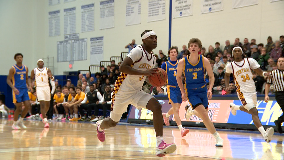 West Allis Central basketball rallies past Wayzata at Majerus Shootout