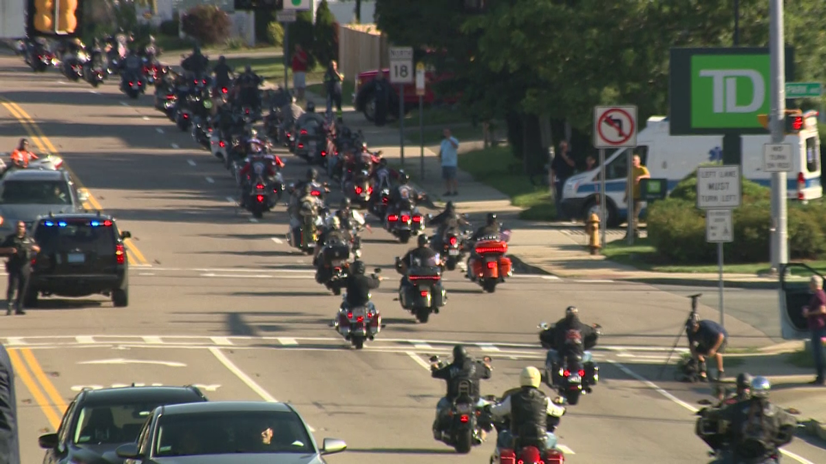 Motorcycle-riding band of brothers, sisters gives Massachusetts Navy ...