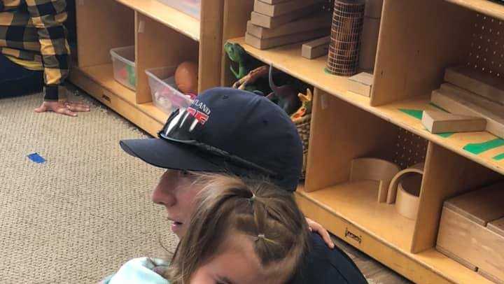Photo captures heartwarming moment of firefighter comforting young girl ...