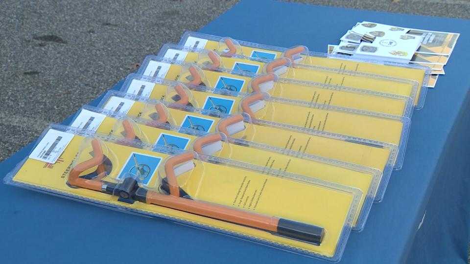 Police offer steering wheel locks to prevent car theft
