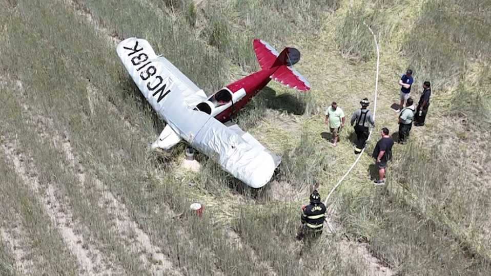 Single-engine plane crashes in field near Salisbury