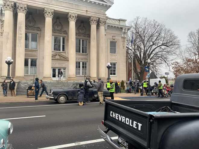 Photos: Shelbyville shoot gives us first glance of Maya Hawke as ...