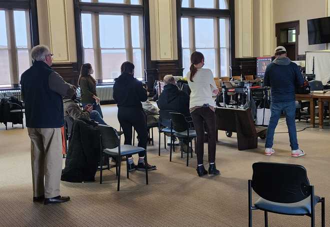 Photos: Shelbyville shoot gives us first glance of Maya Hawke as ...