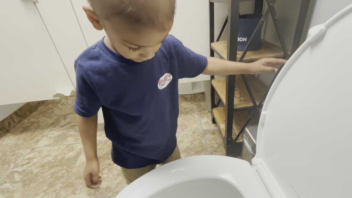 Mississippi little boy’s love of toilets helps him through tough diagnosis