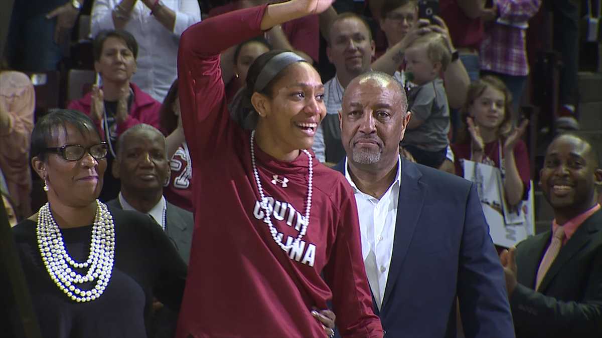 Without Wilson, South Carolina falls to Tennessee