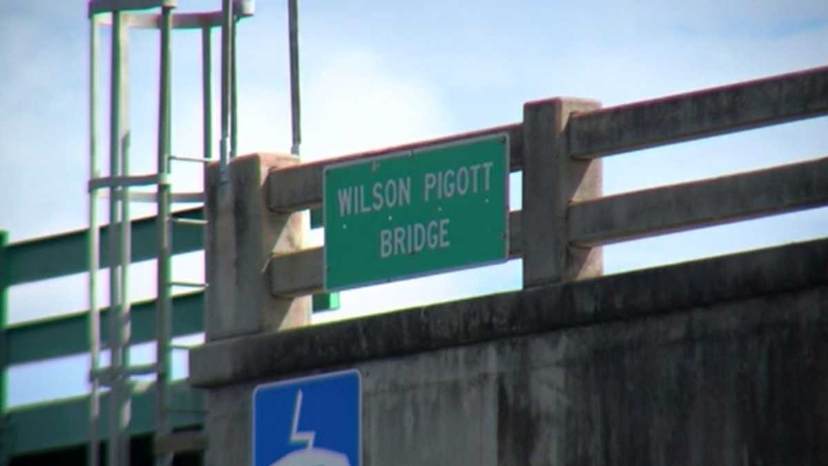 Commercial trucks being detoured from Wilson Pigott Bridge starting Nov. 17