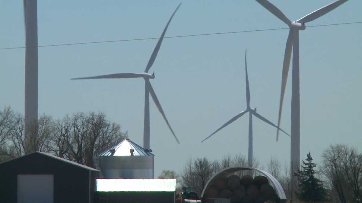 Iowa's largest utility aims to produce only renewable energy