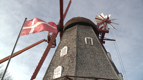 Iconic Iowa windmill gets makeover