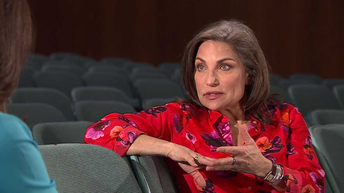 Singer says she spurned casino mogul’s sexual advance and paid dearly