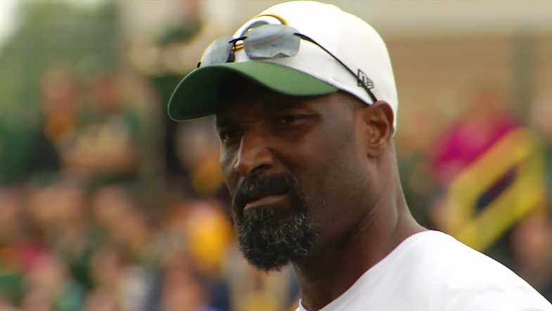 Packers fire associate head coach Winston Moss after tweet about Rodgers