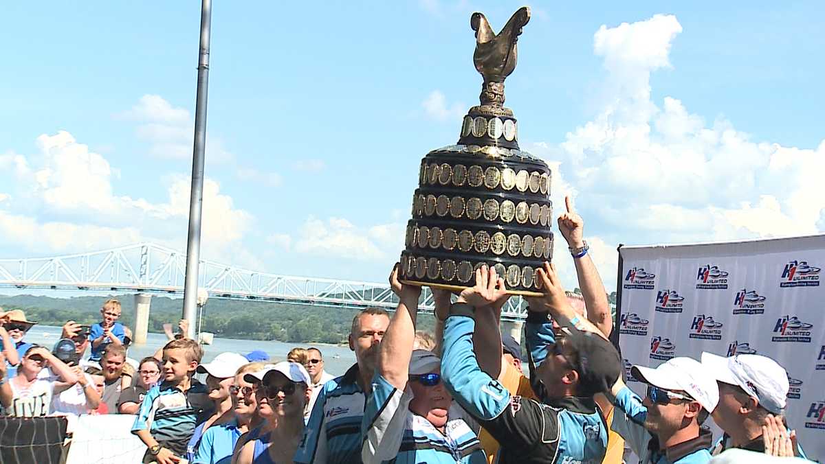 Community-owned hydroplane boat wins sport's most prestigious trophy