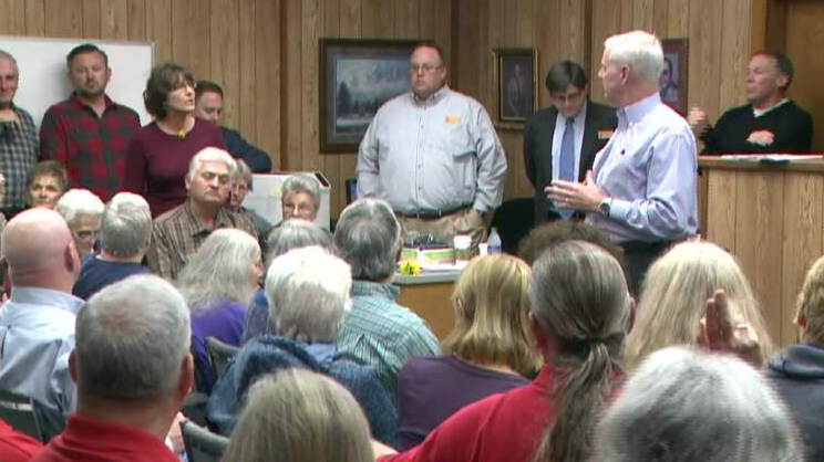 Rep. Womack speaks with voters in West Fork