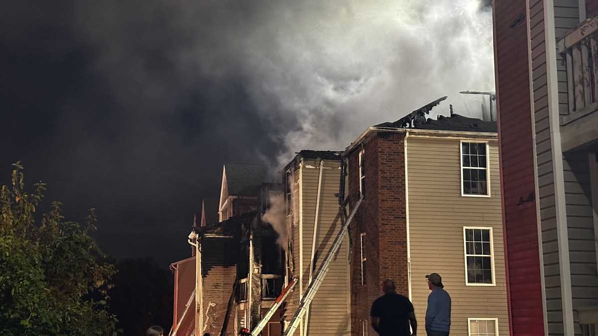 Chief: Firefighter sustains minor injury in Woodlawn apartment fire