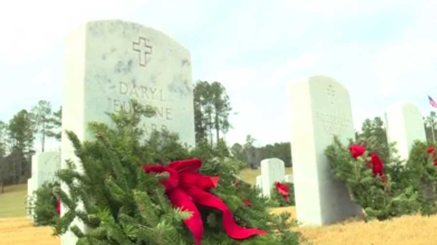 Holiday wreaths placed to remember military veterans at Alabama ...