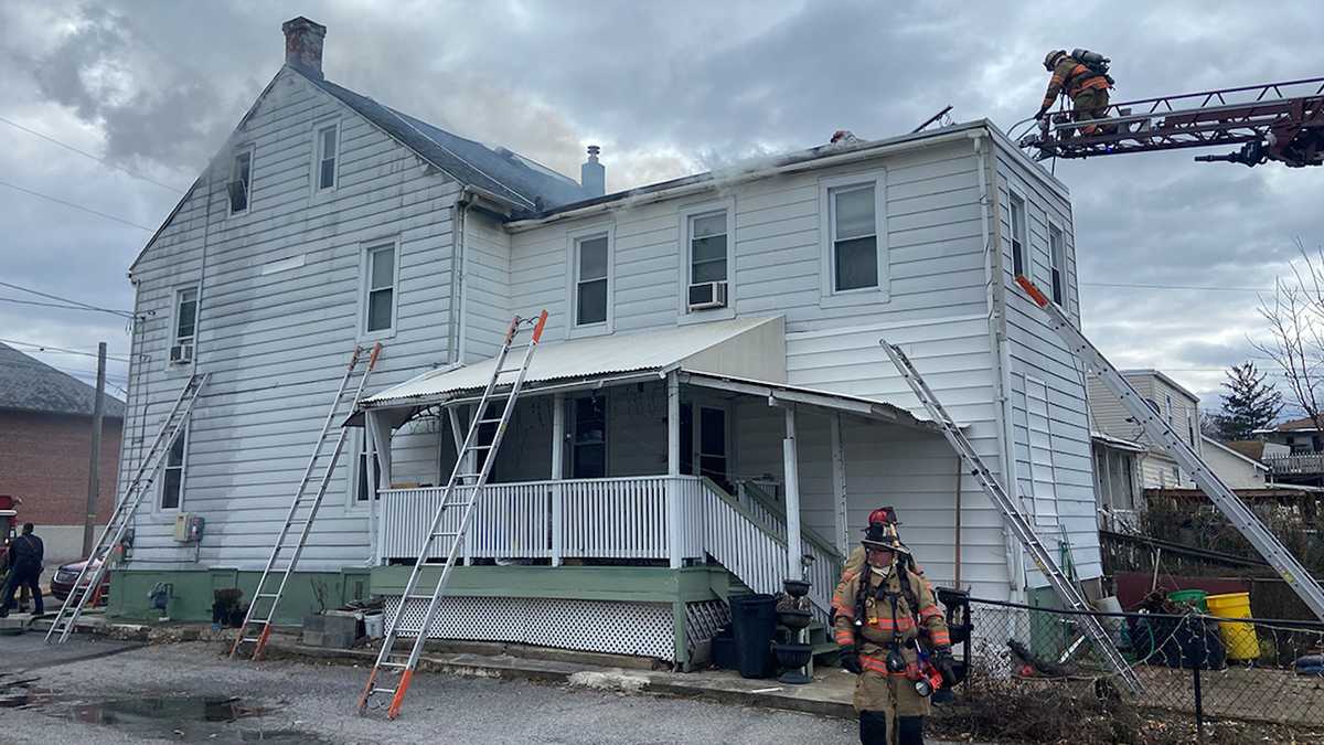 Crews battle house fire in York City, Pa.