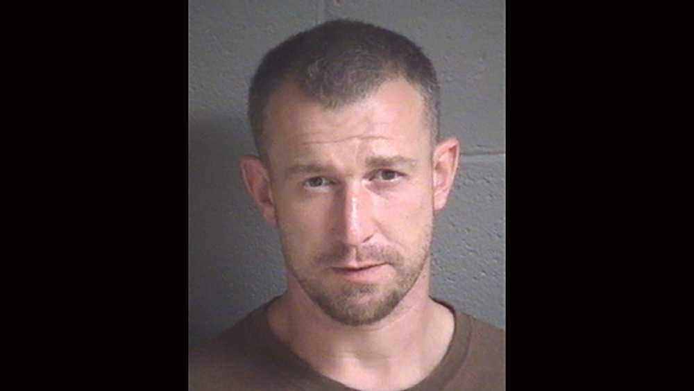 ‘Violent’ man wanted for assaulting woman, robbery, police say