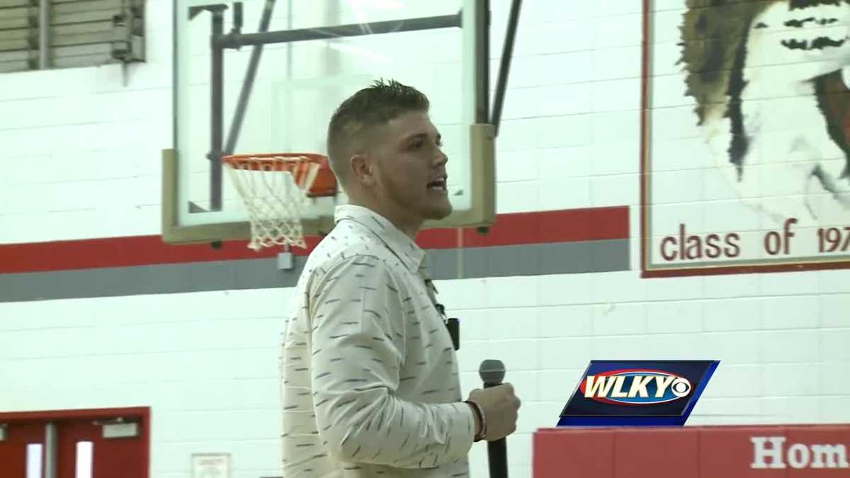 Former football star warns high schoolers about addiction