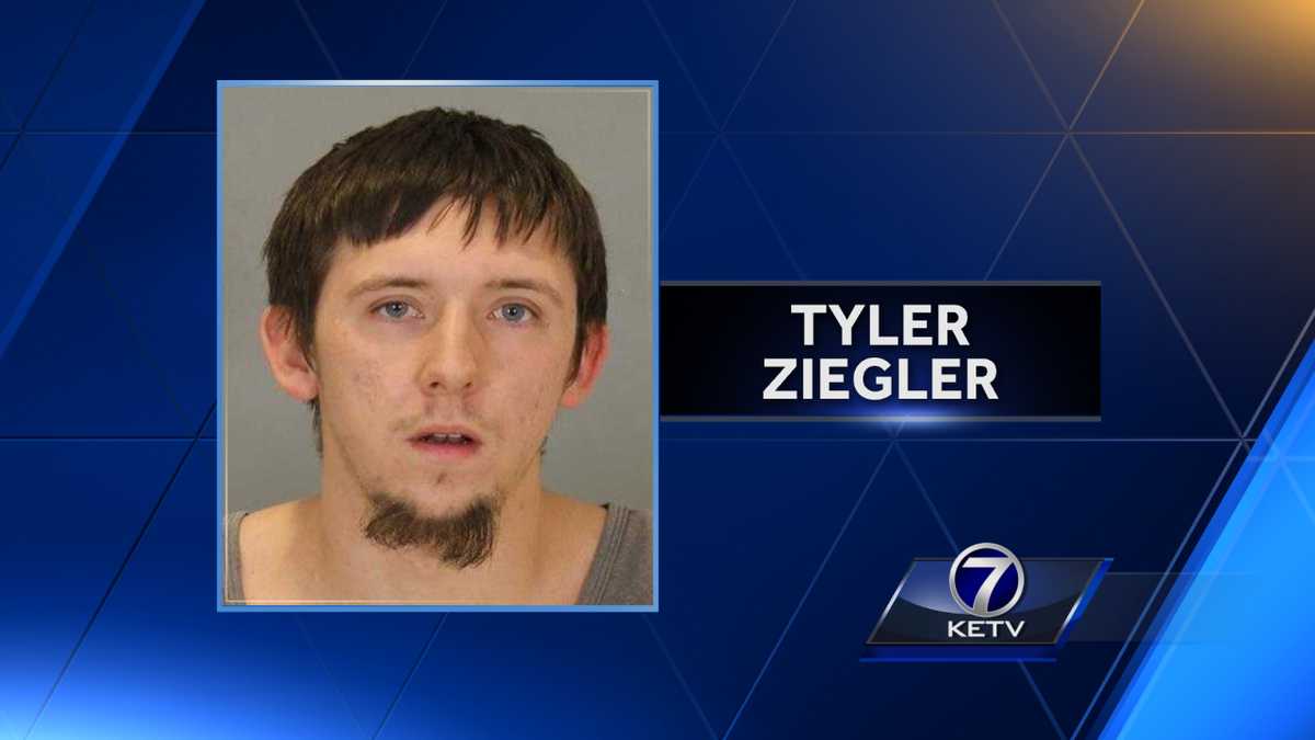 Police release image of man arrested on child enticement warrant