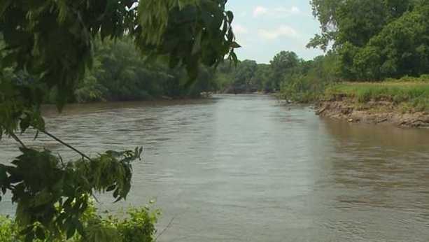 Group says EPA should push Iowa to address river pollution