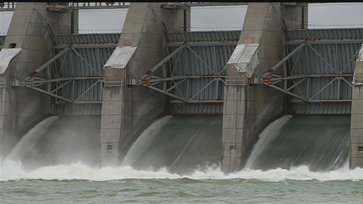 Army Corps of Engineers: "Numerous" levee breaches on Missouri River