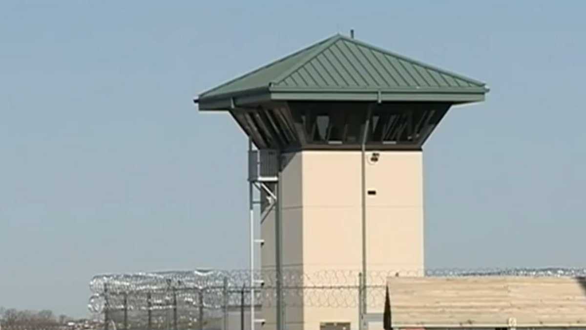 New warden hired for southeast Nebraska state prison