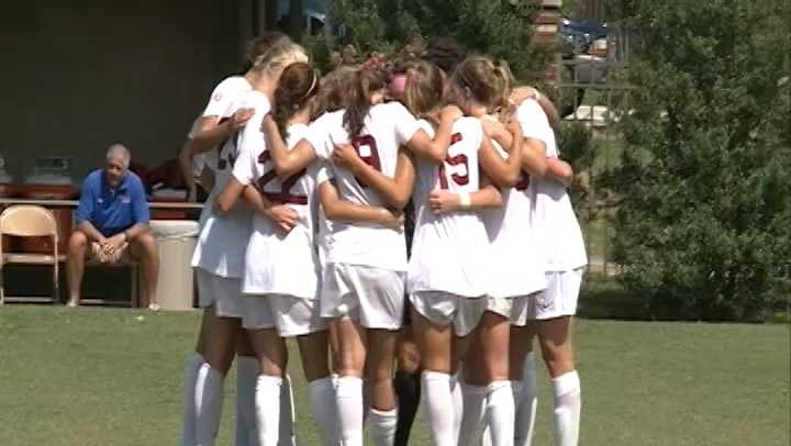 Arkansas soccer advances to Elite 8