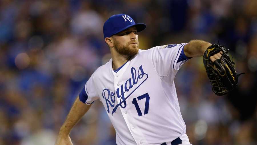 Former Royals closer Wade Davis off to Colorado Rockies