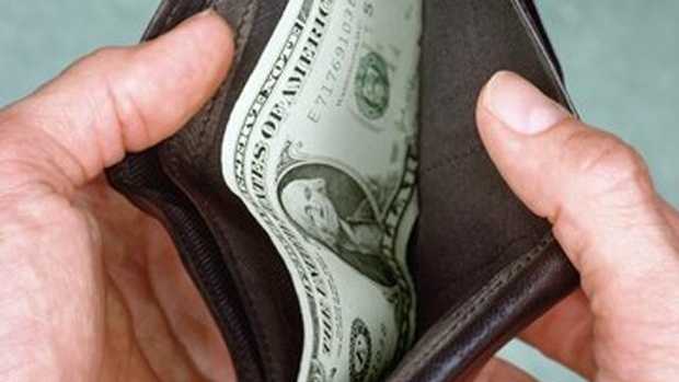 Stranger returns lost wallet but adds surprise for owner before ...