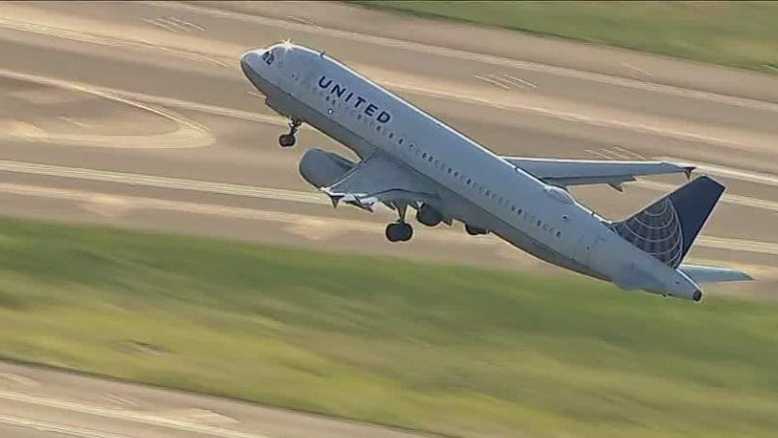Woman jumps onto plane's wing after pulling emergency lever at Houston ...