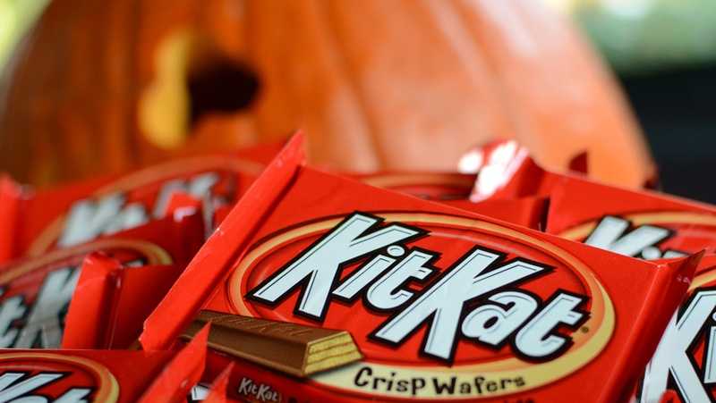 Thief breaks into student's car, steals candy bar
