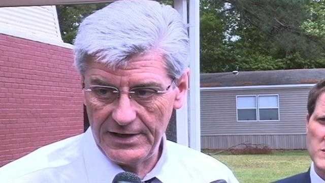 Former Mississippi governor suing SI’s former publisher for defamation