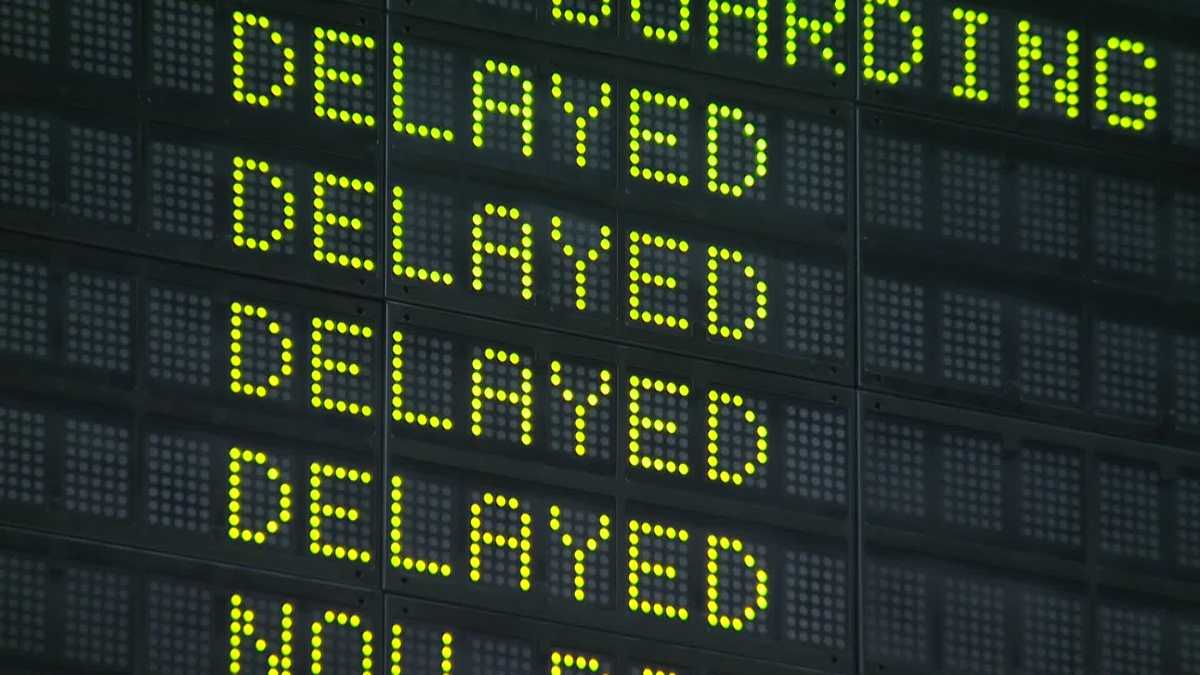 Trains delayed momentarily at South Station due to power outage