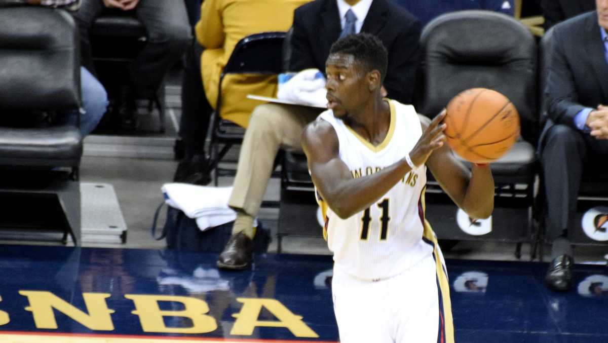 Jrue Holiday stays with New Orleans Pelicans