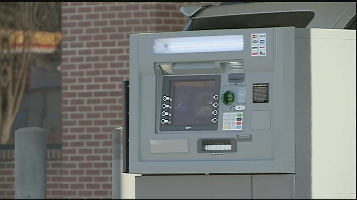 Man working on bank ATM robbed at gunpoint, NOPD says