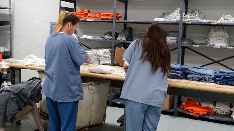 Inmates help package meals for central Ohio food pantries