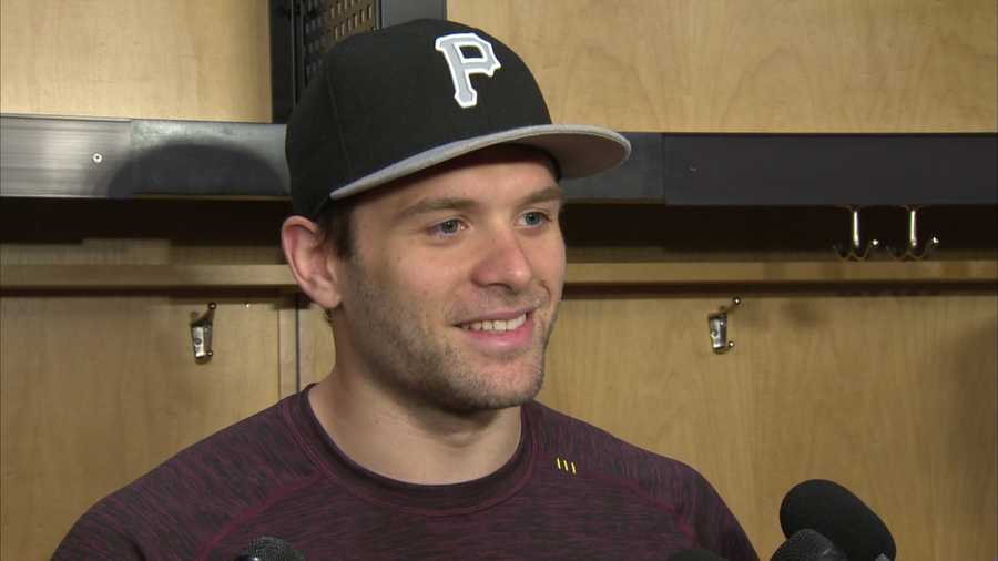 Penguins re-sign Bryan Rust to four-year contract