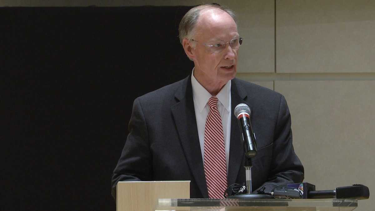 Former Alabama Governor Robert Bentley opens new office