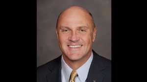 Clemson president gets contract extension