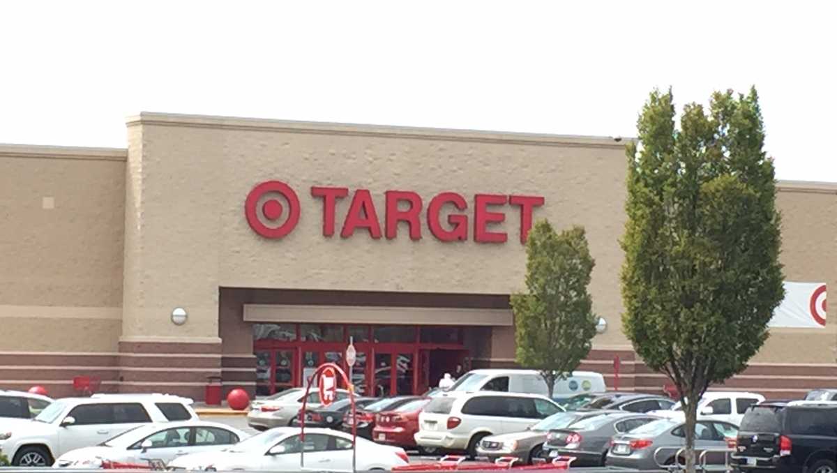 Man kidnapped family at gunpoint, forced them to take him shopping at ...
