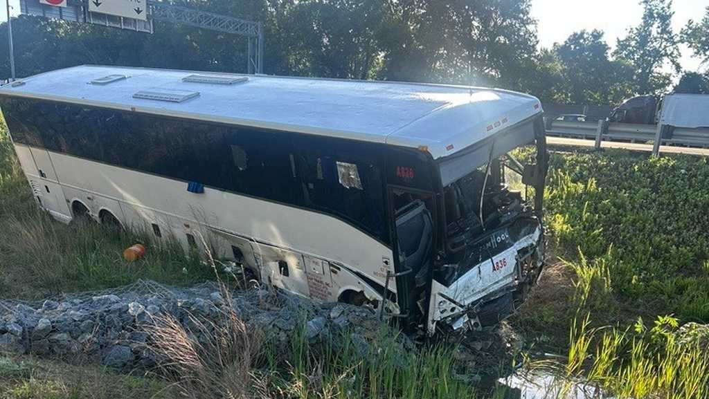 Bus hits cars in Virginia, killing 5 people and injuring 34, state ...