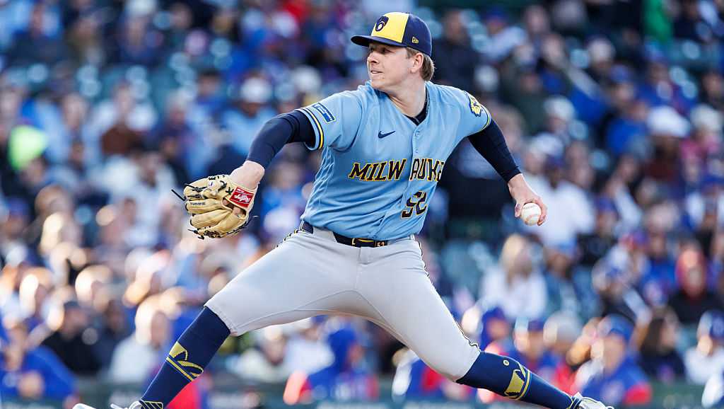 Harrison tosses a gem to help Brewers sweep the Cubs