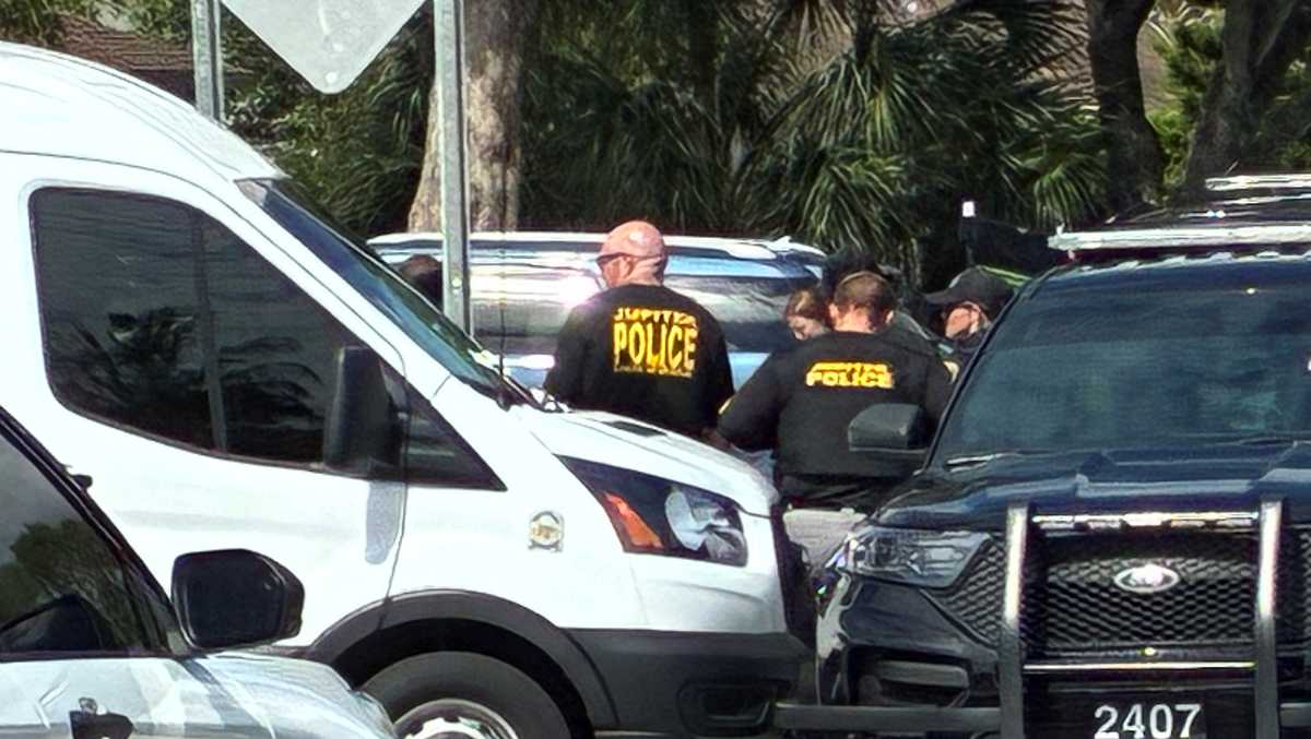 Police investigate body found in Jupiter neighborhood