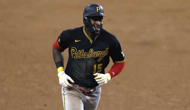 Oneil Cruz home run strikes top of foul pole at 116.9 mph