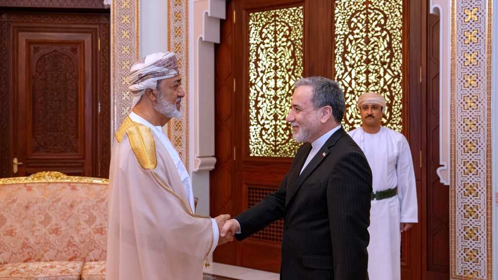 Iran's top diplomat returns to Pakistan but Trump says the sides can ...