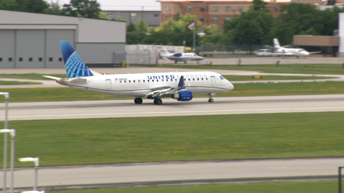 United Airlines flight lands safely after emergency alert - WISN